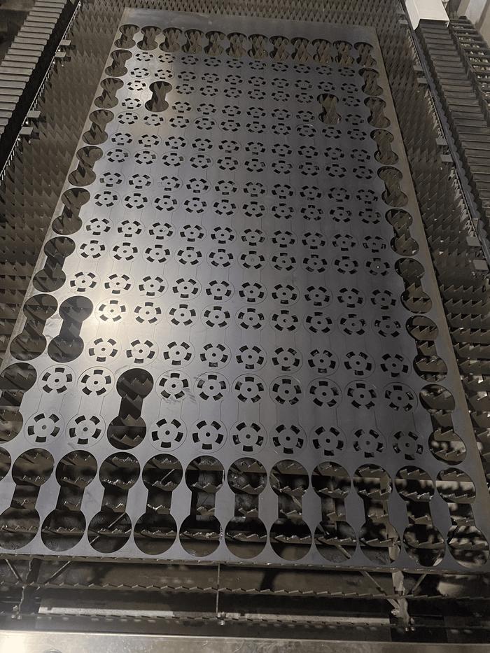 Jual jasa laser cutting besi 5MM 5 MM potong custom kustom motif bulat ...