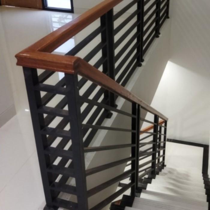 Jual Pagar Railing Tangga Minimalis Material Besi - Handle Kayu, Per ...