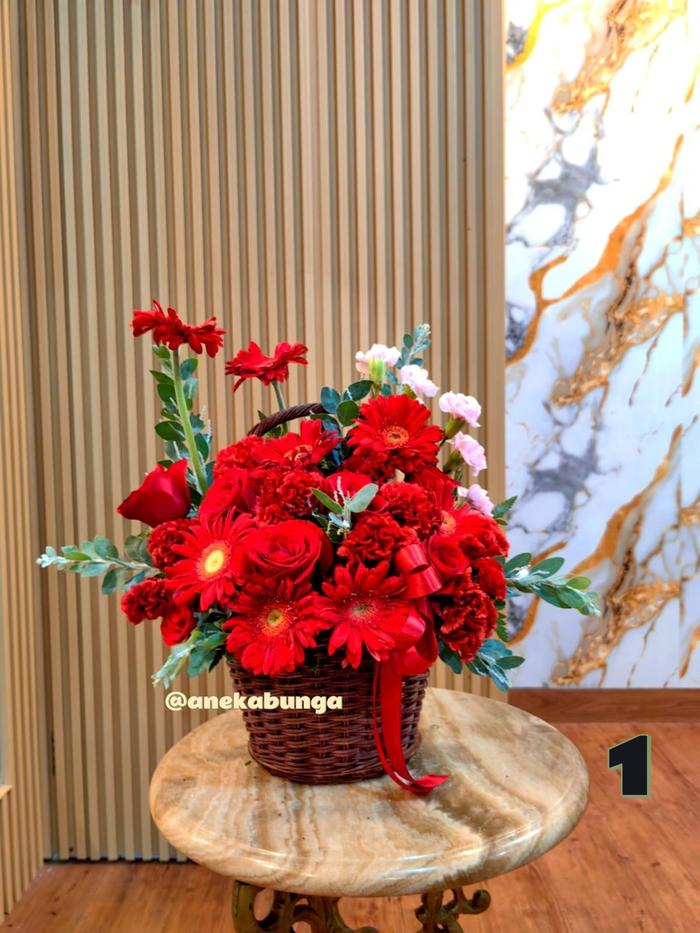 Jual Rangkaian Keranjang Bunga Mawar Asli Basket Fresh Flower Rotan ...