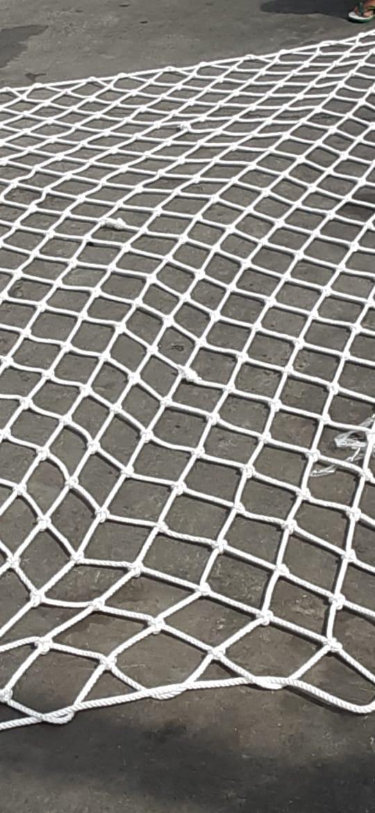 Jual Jaring pengaman /jaring proyek safety net tali nilon 8mm lubang 10 ...