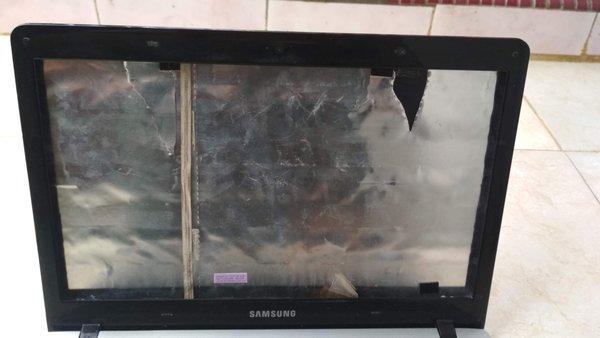 Jual CC - CASING FRAME BAGIAN LCD LAPTOP SAMSUNG NP300E4V NP300 NP 300 ...