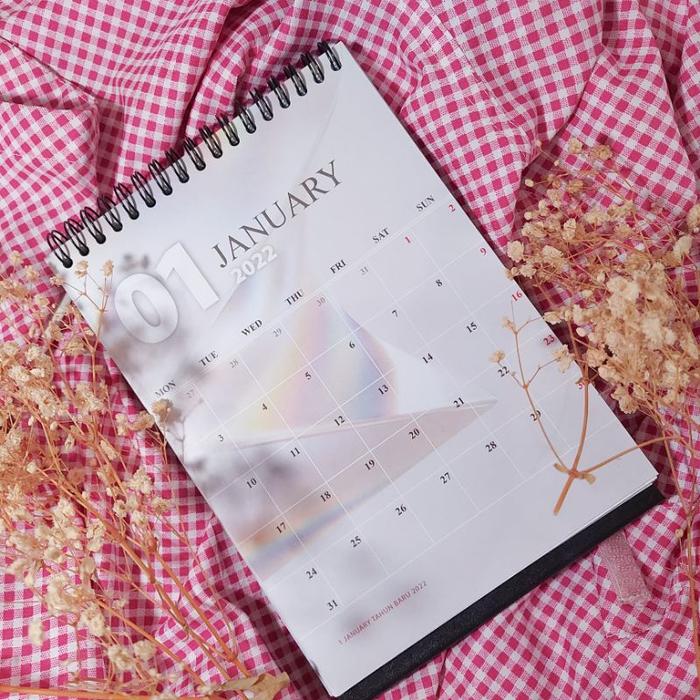 Jual Viral Kalender Meja 2023 Hologram Premium Aesthetic / Desk ...