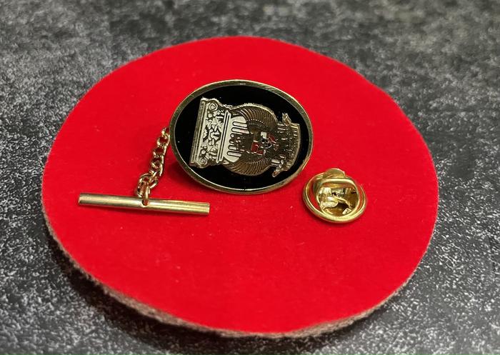 Jual Pin Istana Kepresidenan Oval Hitam + Rantai | Pin Istana Presiden ...