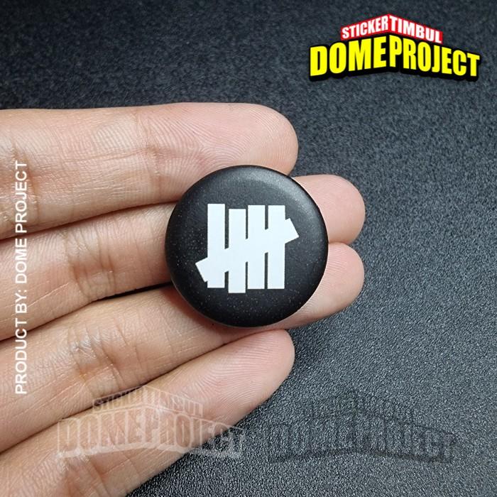 Promo UNDEFEATED PIN PENITI 25MM BUTTON PIN AKSESORIS ROMPI TAS - Kab ...
