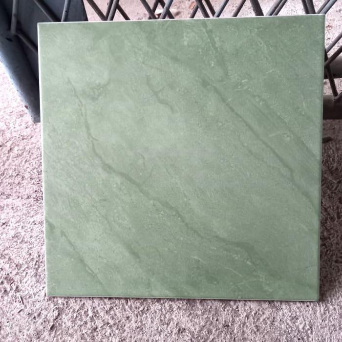Jual KERAMIK LANTAI 40X40 GLOSSY HIJAU MULIA KW 1 KERAMIK LAN diysdu ...