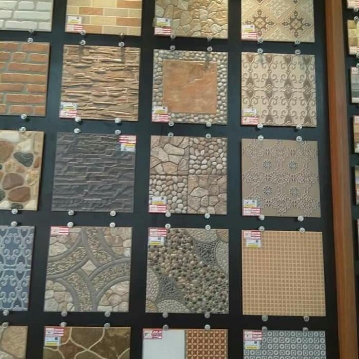 Jual keramik lantai motif batu alam by centro 40x40 textur kasar kw 1 ...
