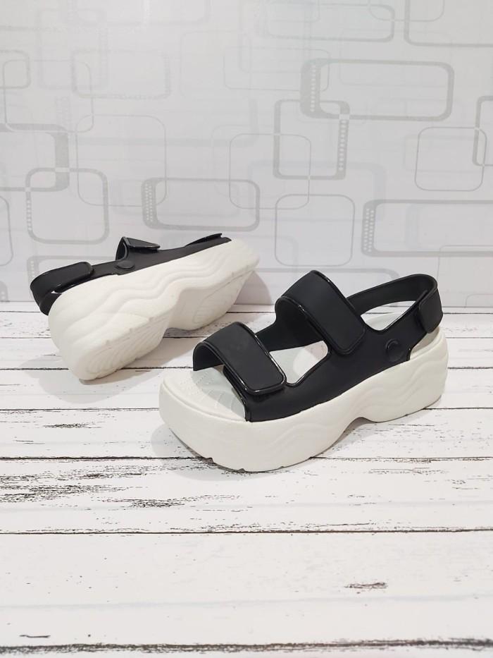 Jual NEW CROCS SKYLINE WOMEN SHOES WEDGES / SANDAL WANITA CROC HAK ...