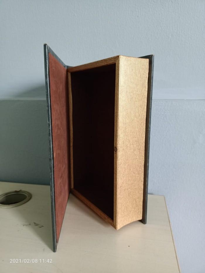 Jual Buku Pajangan / Dummy Book / Buku Palsu Gaya Klasik Modern ...