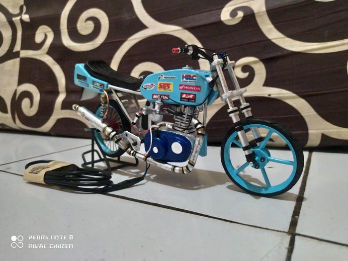 Jual Miniatur Motor Drag GL Herex Petronas Bisa Di Gas Bonus Stiker ...