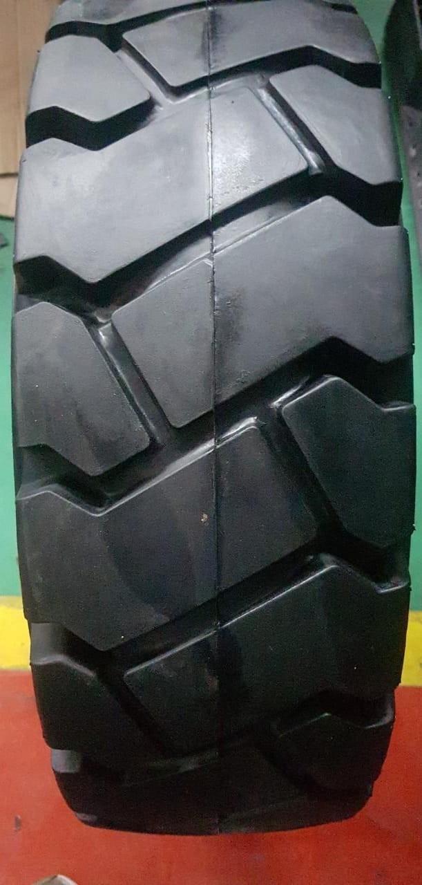 Jual Diamond Solid Tyre Ban Solid/Ban Mati untuk Forklift ukuran 700-12 - Kab. Bandung - RKB ...