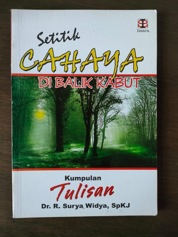 Jual BUKU SETITIK CAHAYA DI BALIK KABUT. DR SURYA WIDYA SPKJ - Jakarta Barat - klikbukubekas ...