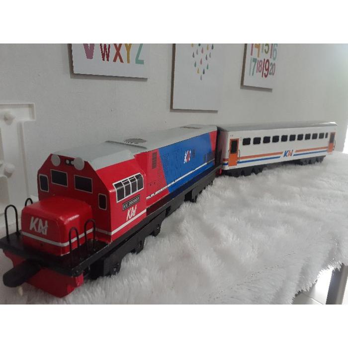 Jual Miniatur Lokomotif Kereta Api Indonesia Cc 202 | Mainan Kereta Api ...