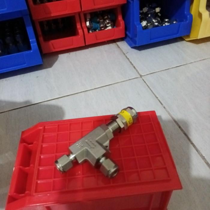 Jual safety relief valve ss-rl3s4 1/4 tube od x 1/4 tube od swagelok ...