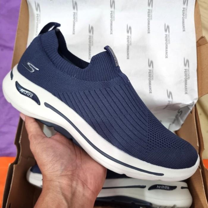 Jual Sepatu Pria Skechers Go Walk Arch Fit Iconic Original - Biru, 44 ...