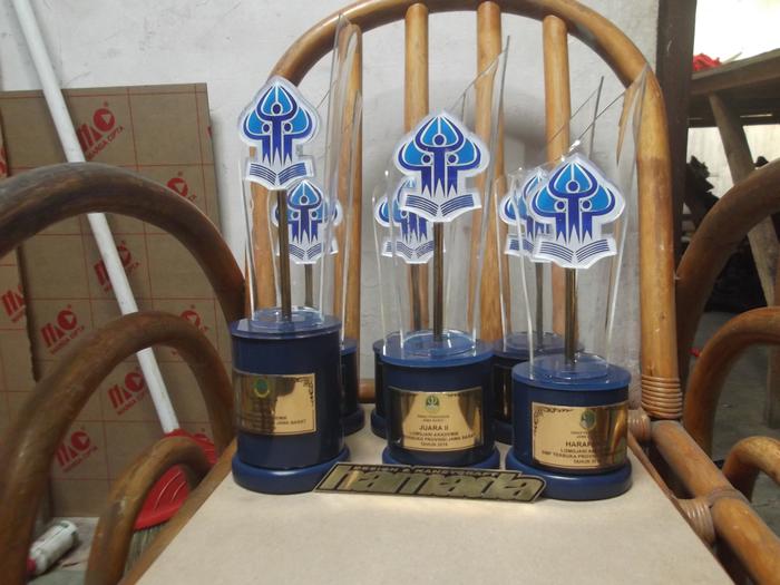 Jual medali piala osn o2sn fls2n untuk sekolahan - Kota Bandung ...