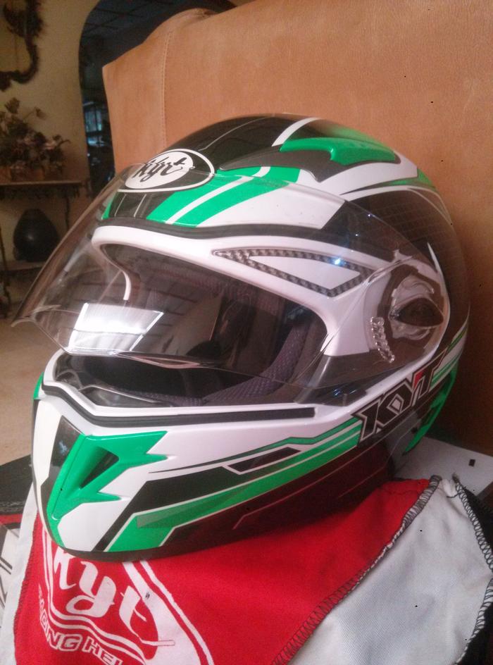 Jual Helm KYT Alpha Venom Green Fullface Full Visor (Size L) - BEKAS ...