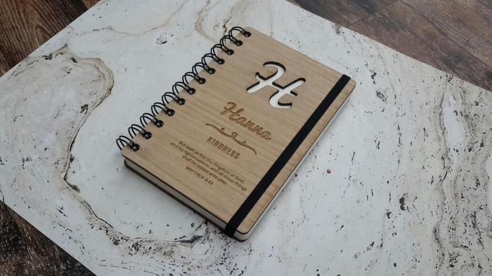 Jual Wooden Notes Nama Scripture A5 (Hanna) - Brown Paper|Jurnal Kayu ...