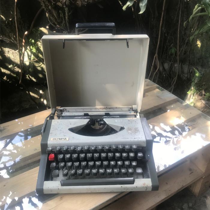 Jual Mesin Ketik Jadul - Olympia Typewriter - Kab. Bantul - DKlasik ...