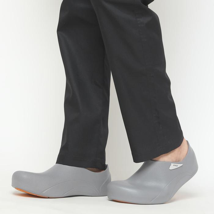 Jual Stico Safety Shoes Chef Clog Anti Slip Sepatu Chef Dapur Anti ...