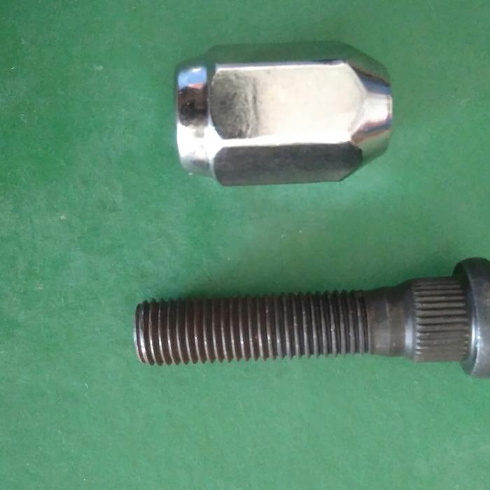 Jual baut roda plus mur roda toyota kijang super grand Rover dan kapsul ...