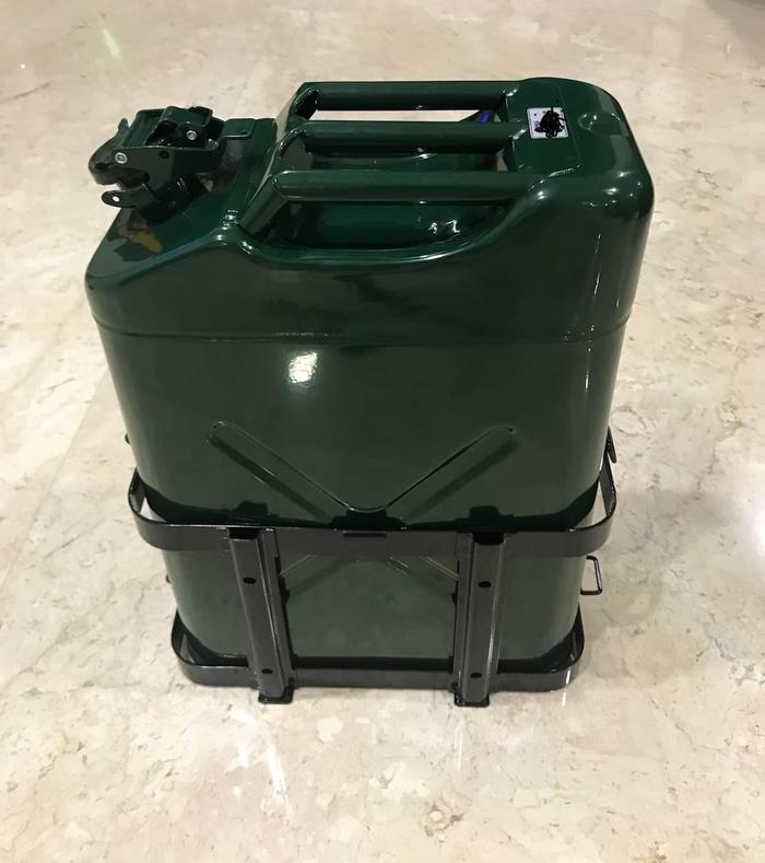 Jual jerrycan jerigen besi 20 liter komplit dengan bracket dudukan ...