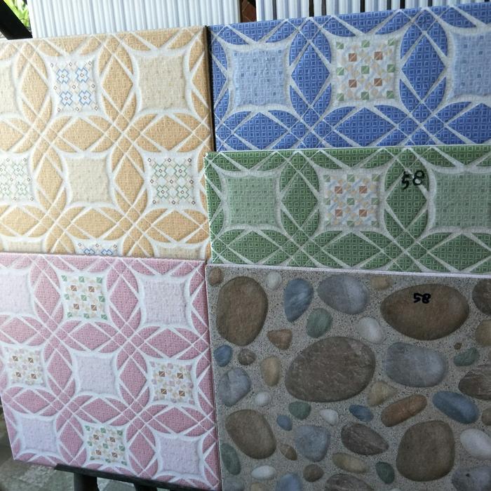 Jual Keramik UNO Tiles 25x25 tipe Orient warna biru hijau pink kuning ...