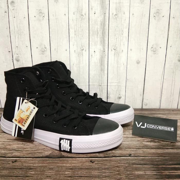Sepatu Converse Limited Edition