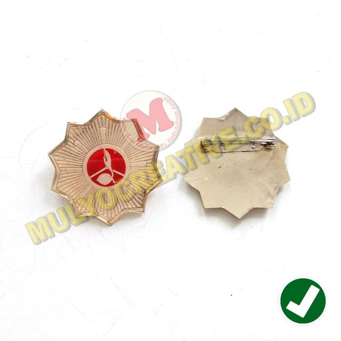 Jual Pin Pramuka Pembantu Pembina Penggalang Warna Merah-Pin Pramuka ...