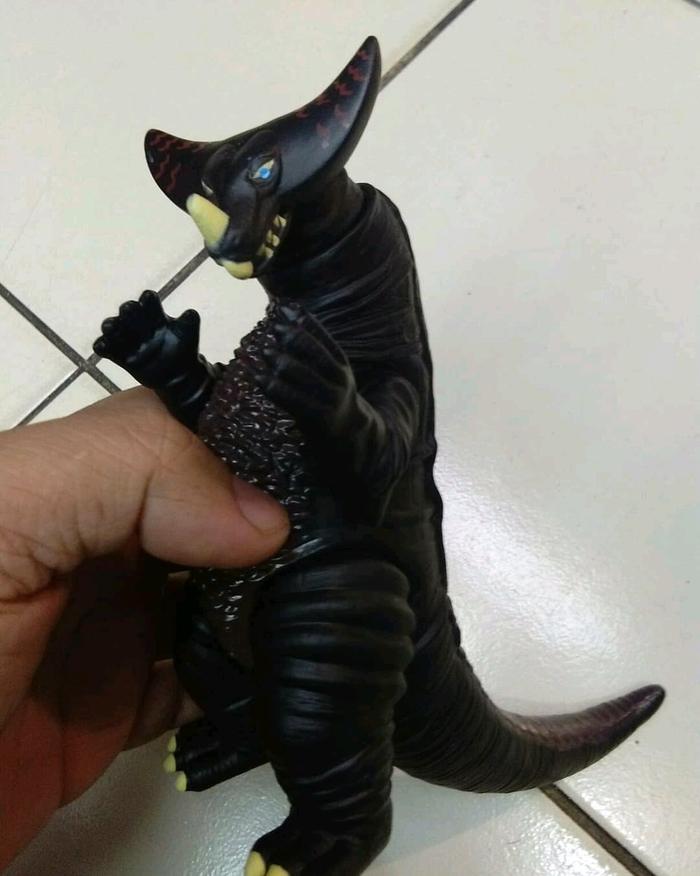 Jual MURAH Black Gomora Monster Kaiju Ultraman Vinyl Figure - Jakarta ...