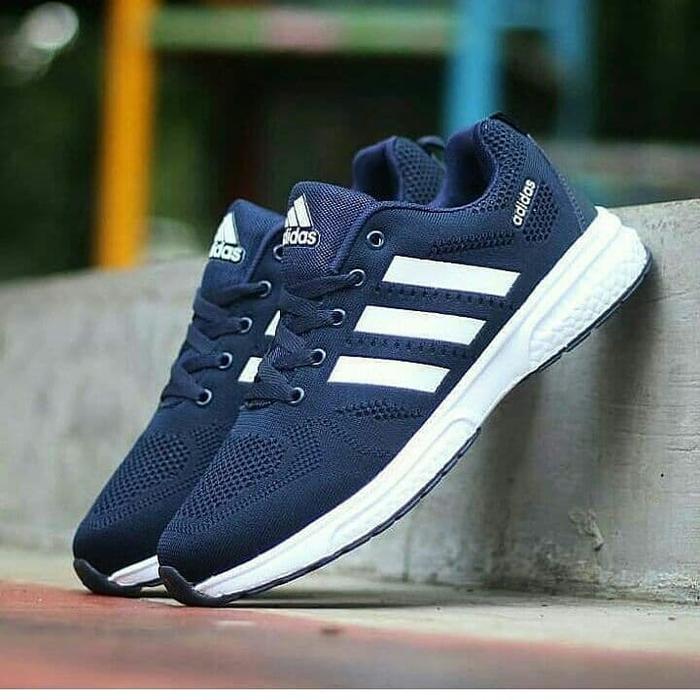 Sepatu Santai Adidas