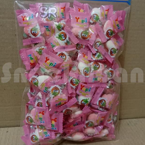 Jual Permen Yupi Kiloan Strawberry | Yupi Stroberi Kiss Snack Kiloan ...