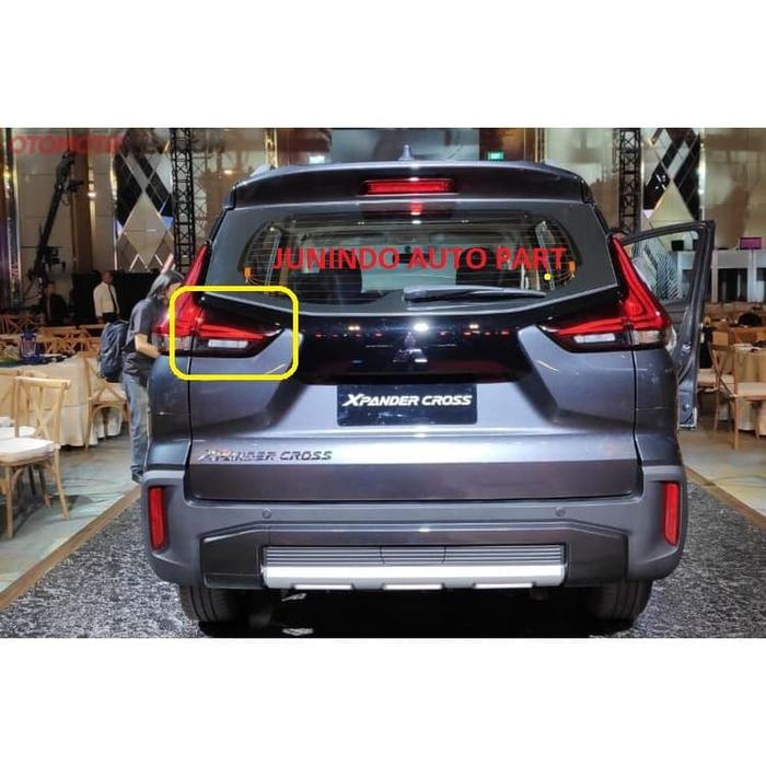 Jual LAMPU REFLEKTOR BAGASI KIRI MITSUBISHI XPANDER CROSS 8330B361 ...