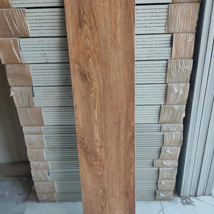 Jual granit dinding tangga motif kayu 20x100 - Kab. Bogor - Abie Granit | Tokopedia