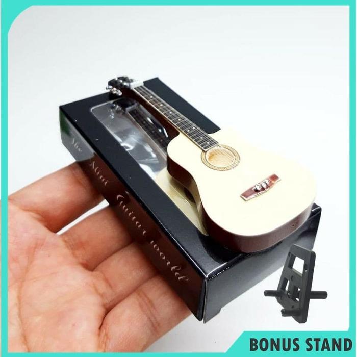 Jual miniatur gitar taylor day6 miniatur gitar akustik day6 - Kab ...